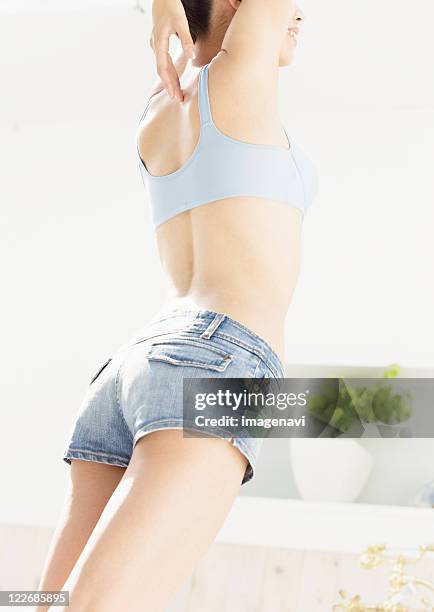 Adult Profile Head Back Laughing Photos And Premium High Res Pictures Getty Images
