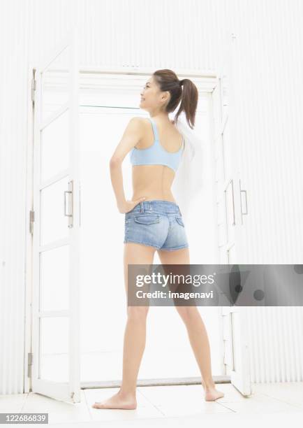 Legs Akimbo Photos Et Images De Collection Getty Images
