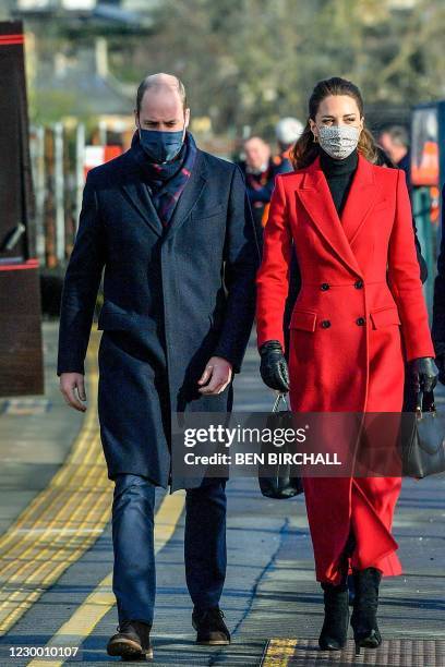 Day Trip Mask Photos And Premium High Res Pictures Getty Images