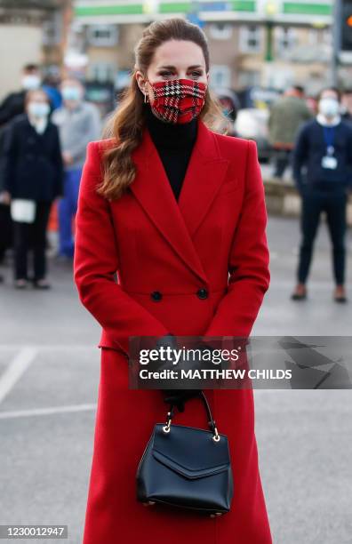 Day Trip Mask Photos And Premium High Res Pictures Getty Images