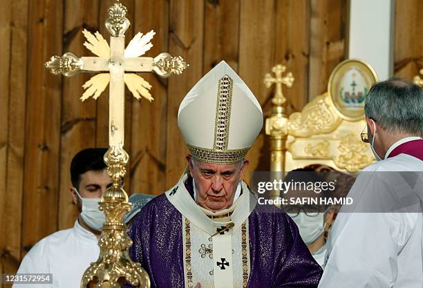 Pope Francis Mitre Photos and Premium High Res Pictures - Getty Images Pope Francis Mitre Photos and Premium High Res Pictures - Getty Images