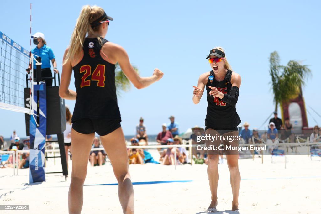 Nicole Nourse Of The Usc Trojans Reacts With Audrey Nourse Of The Usc News Photo Getty Images