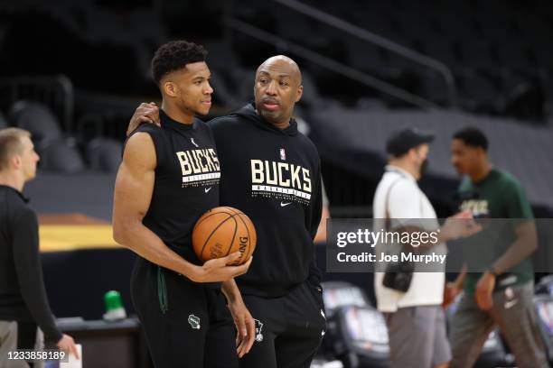 Coach Vin Baker Photos And Premium High Res Pictures Getty Images
