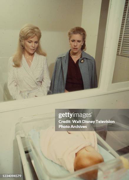 Frances Sternhagen Photos Photos And Premium High Res Pictures Getty Images