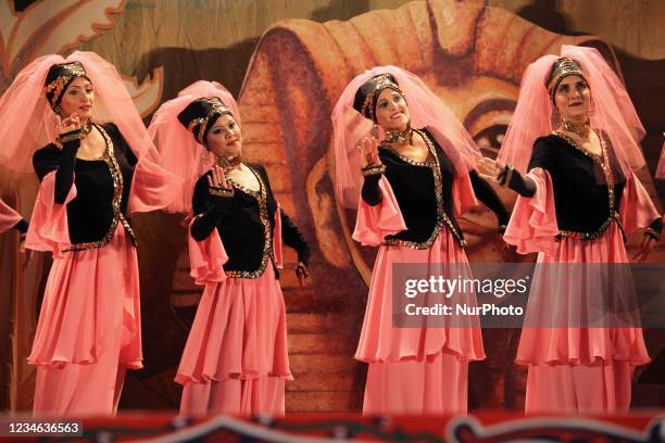 Egyptian Belly Dancers Photos And Premium High Res Pictures Getty Images