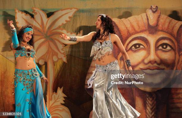 Egyptian Belly Dancers Photos And Premium High Res Pictures Getty Images