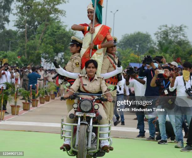 Police Academy Stunt Show Photos And Premium High Res Pictures Getty Images
