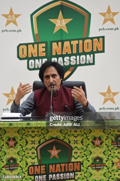 Pakistani Former Cricket Captain Photos And Premium High Res Pictures
