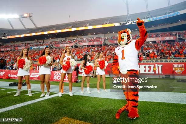 Clemson Mascot Photos And Premium High Res Pictures Getty Images