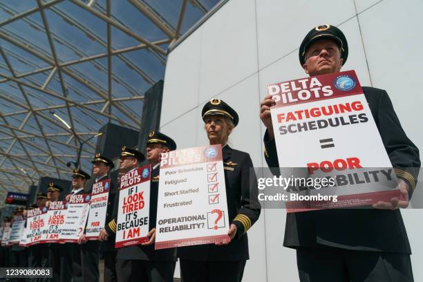 Us Delta Strike Picket Photos And Premium High Res Pictures Getty Images
