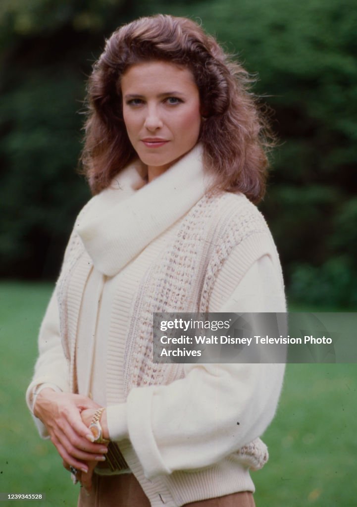 Mimi Rogers Promotional Photo For The Abc Tv Series Paper Dolls News