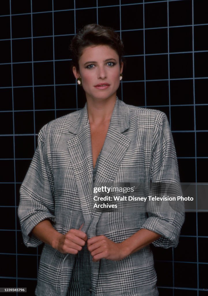 Mimi Rogers Promotional Photo For The Abc Tv Series Paper Dolls News