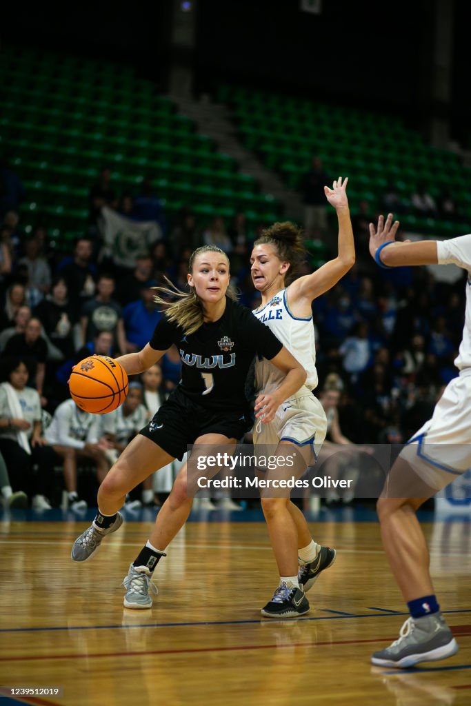 Avery Dykstra Of Western Washington Drive Pass Defender Skylar News