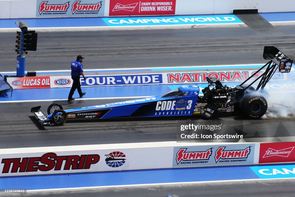 Leah Pruett Dodge Power Brokers Nhra Top Fuel Dragster Does A Burnout