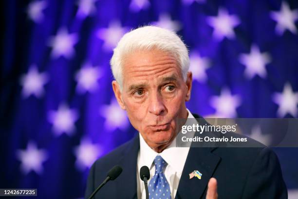 Charlie Crist Photos And Premium High Res Pictures Getty Images