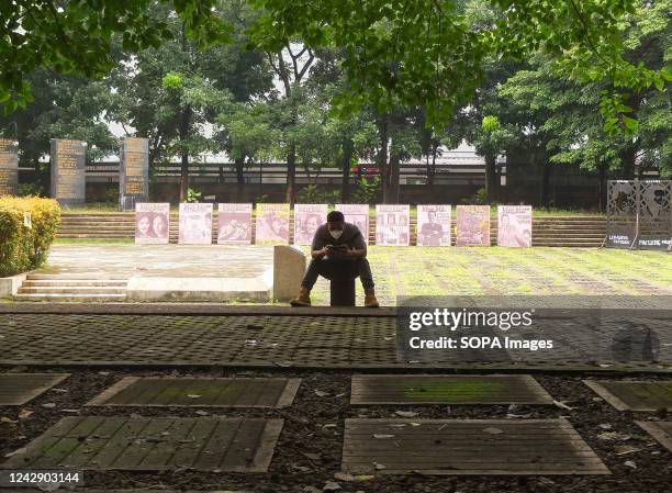 Bantayog Ng Mga Bayani Center Photos and Premium High Res Pictures ... Bantayog Ng Mga Bayani Center Photos and Premium High Res Pictures ...