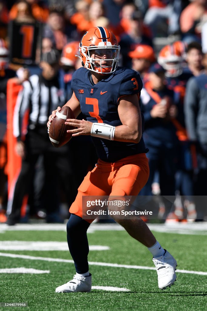 Illinois Fighting Illini Quarterback Tommy Devito Looks For A Passing News Photo Getty Images
