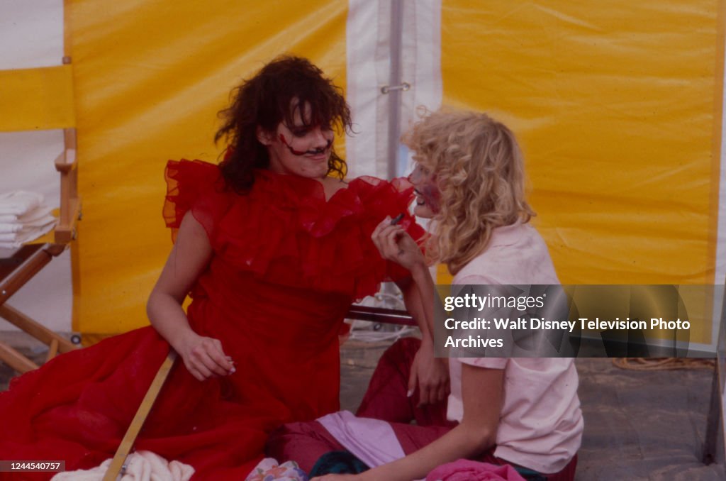 Alexandra Paul Daryl Hannah Appearing In The Abc Tv Movie Paper News Photo Getty Images