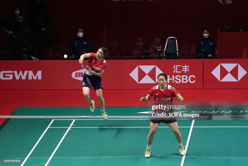 Chen Qing Chen And Jia Yi Fan Of China Play Against Benyapa Aimsaard News Photo Getty Images