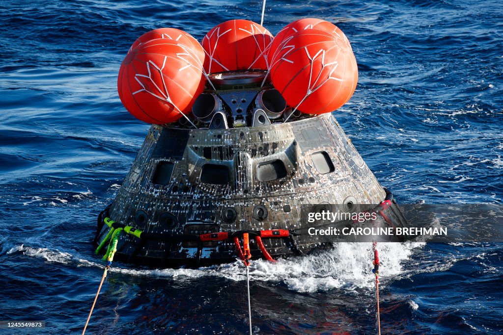Nasas Orion Capsule Makes Its Way Towards The The Uss Portland After