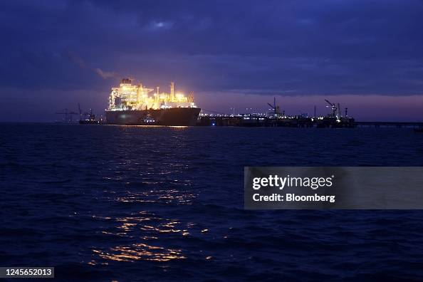 The Hoegh Esperanza LNG floating storage regasification unit docked ... The Hoegh Esperanza LNG floating storage regasification unit docked ...