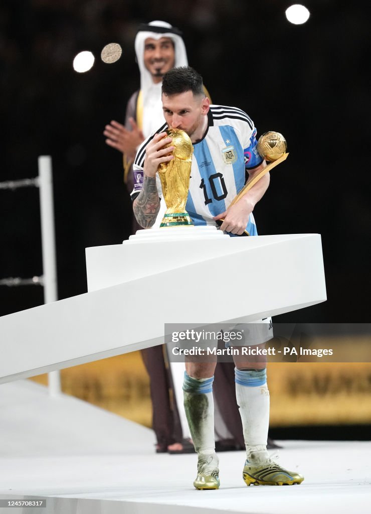 Argentinas Lionel Messi Kisses The Fifa World Cup Trophy While News