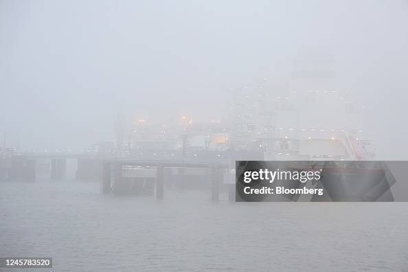 The Hoegh Esperanza LNG floating storage regasification unit , part ... The Hoegh Esperanza LNG floating storage regasification unit , part ...