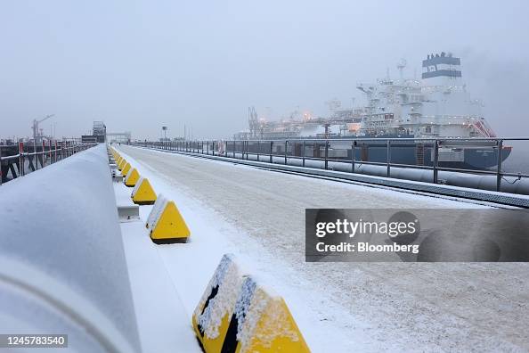 The Hoegh Esperanza LNG floating storage regasification unit , part ... The Hoegh Esperanza LNG floating storage regasification unit , part ...