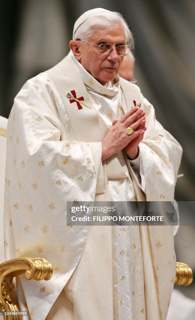 Pope Benedict Xvi Prays During His New Years Day Mass At Saint News Photo Getty Images