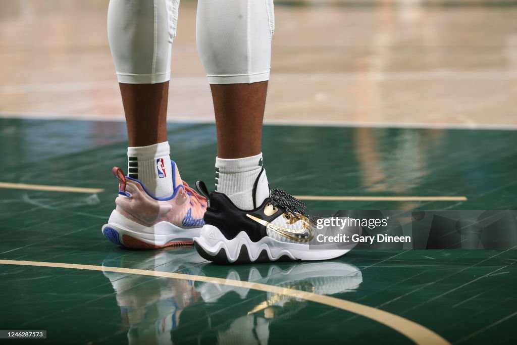 The sneakers worn by Jevon Carter of the Milwaukee Bucks on January ... The sneakers worn by Jevon Carter of the Milwaukee Bucks on January ...