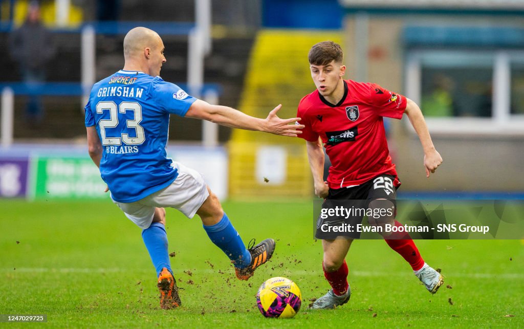 Queen's Park's Aaron Healy and Morton's Liam Grimshaw during a cinch ... Queen's Park's Aaron Healy and Morton's Liam Grimshaw during a cinch ...