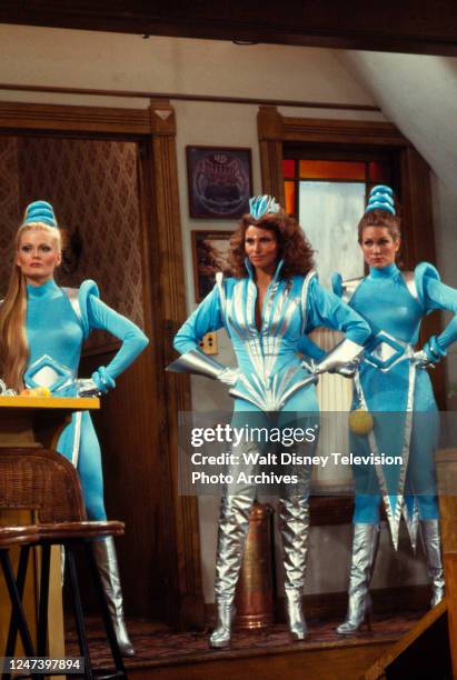 Raquel Welch Mork And Mindy Photos And Premium High Res Pictures Getty Images