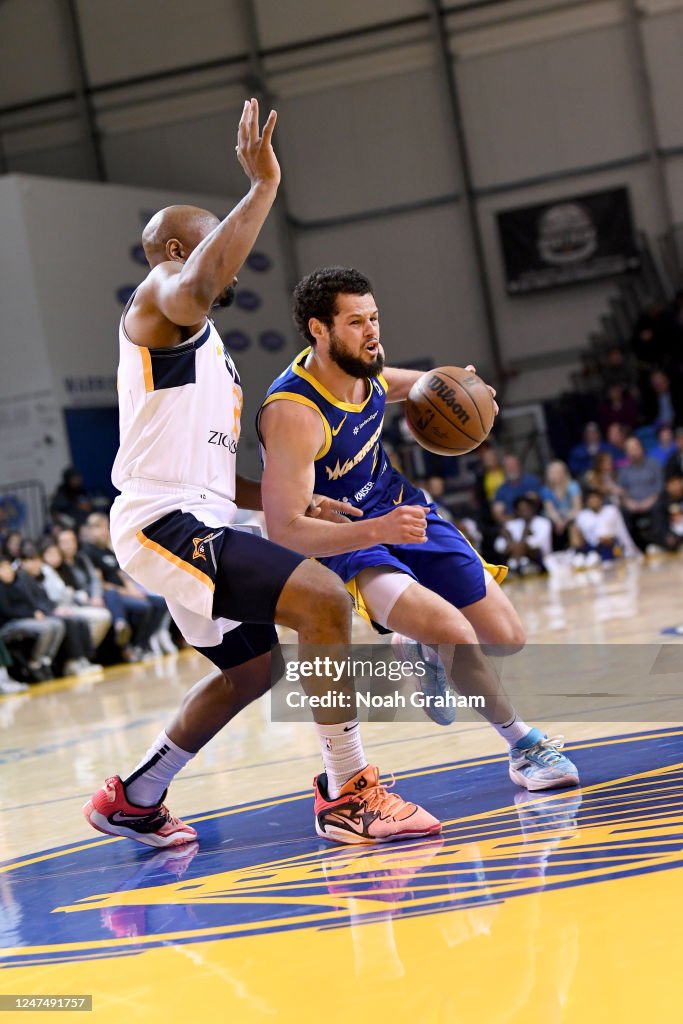 Jordan Schakel Of The Santa Cruz Warriors Drives Against The Salt