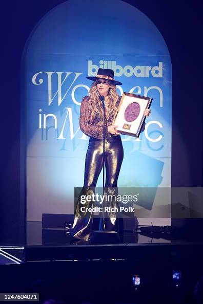 Lainey Wilson Accepts The Rulebreaker Award Onstage At Billboard News Photo Getty Images
