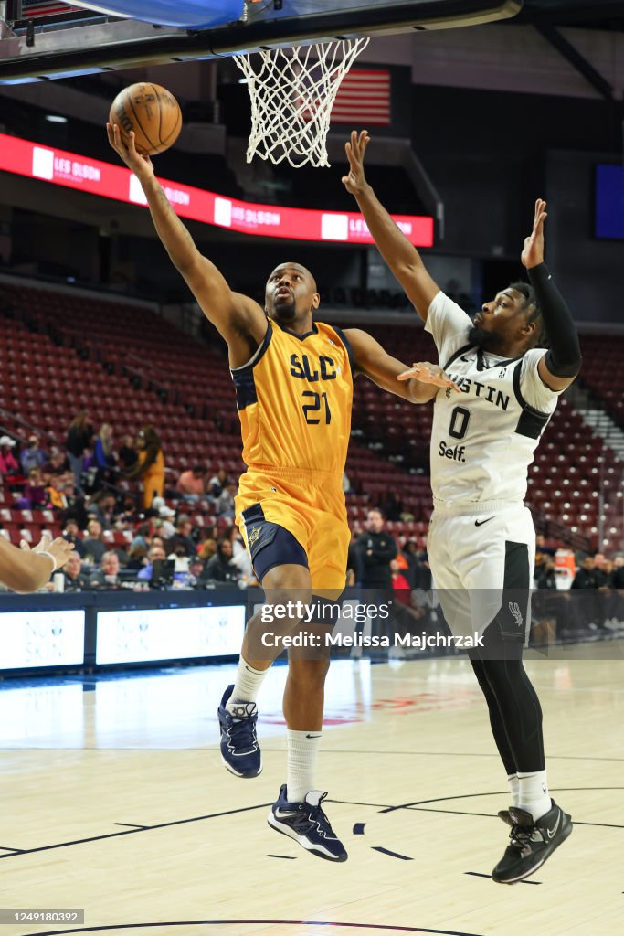 Stacy Davis Of The Salt Lake City Stars Goes Up For The Shot Over