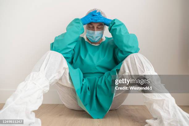 Nurse Head In Hands Photos And Premium High Res Pictures Getty Images