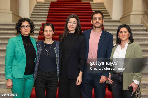 33 Bahar Haghanipour Stock Photos, High-Res Pictures, and Images ... 33 Bahar Haghanipour Stock Photos, High-Res Pictures, and Images ...
