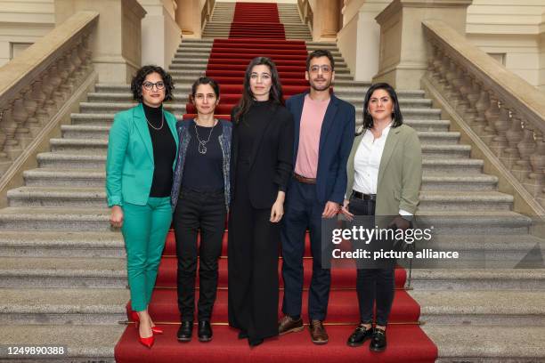 33 Bahar Haghanipour Stock Photos, High-Res Pictures, and Images ... 33 Bahar Haghanipour Stock Photos, High-Res Pictures, and Images ...