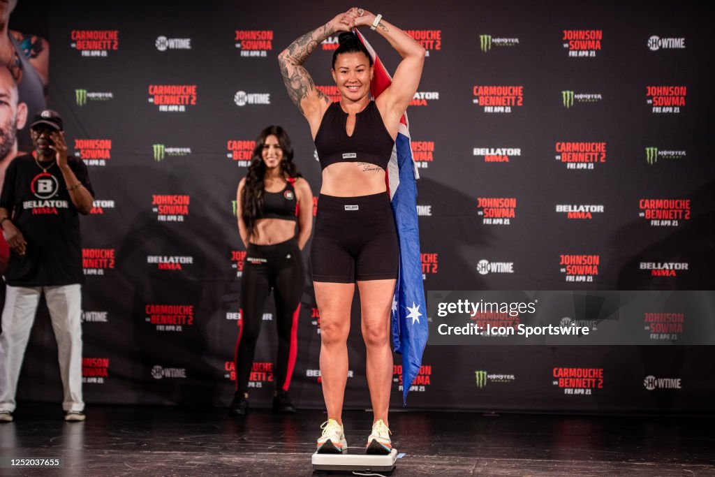 Arlene Blencowe And Sara Mcmann Step On The Scales And Face Off At