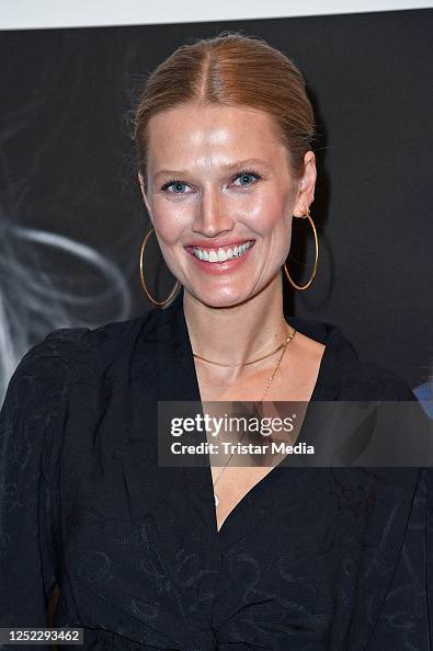 German Model Toni Garrn Attends The Vernissage Of Russell James At News Photo Getty Images