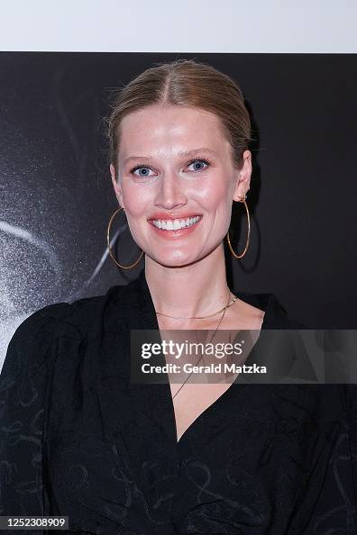 German Model Toni Garrn Attends The Vernissage Of Russell James At News Photo Getty Images