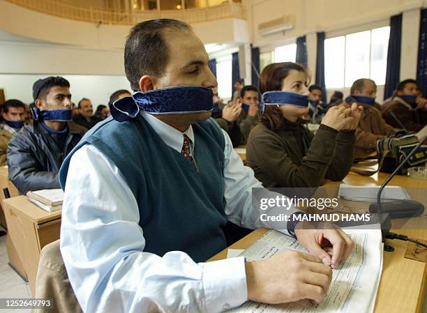Bandana Over Mouth Stock Fotos Und Bilder Getty Images