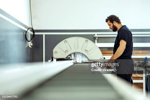 Manufacturing Shift Change Photos and Premium High Res Pictures - Getty ... Manufacturing Shift Change Photos and Premium High Res Pictures - Getty ...