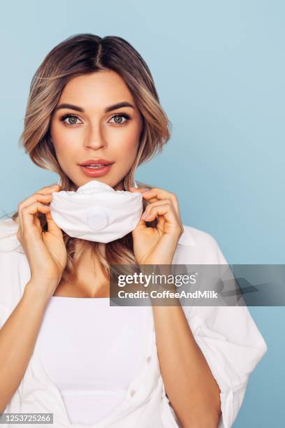 Beautiful Women Spreading Fotografias E Filmes Do Acervo Getty Images