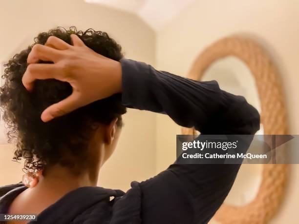 Black Woman Shampooing Hair Photos And Premium High Res Pictures Getty Images