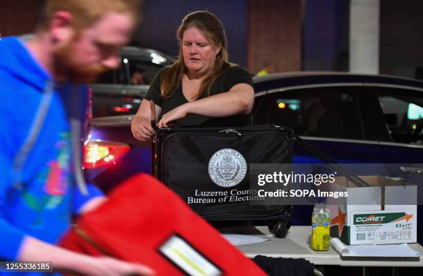 Voting Dropoff Photos And Premium High Res Pictures Getty Images