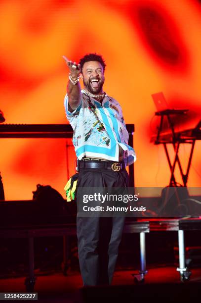 4,122 Shaggy Performing Stock Photos, High-Res Pictures, and Images ... 4,122 Shaggy Performing Stock Photos, High-Res Pictures, and Images ...