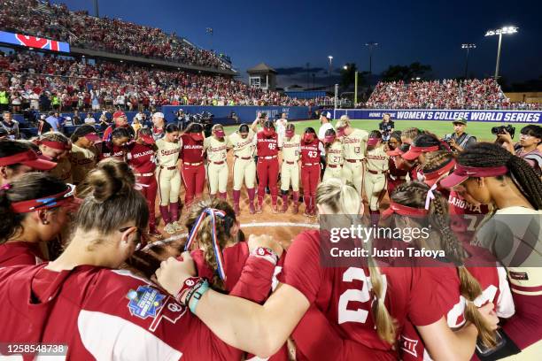 Prayer Circle Photos And Premium High Res Pictures Getty Images