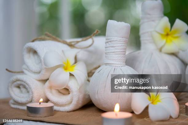 Hot Oil Massage Photos And Premium High Res Pictures Getty Images