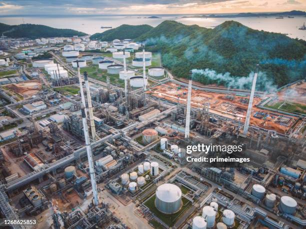 Refining Plants Photos and Premium High Res Pictures - Getty Images Refining Plants Photos and Premium High Res Pictures - Getty Images
